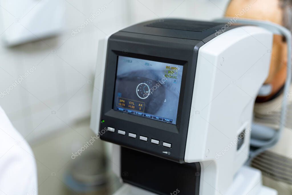 Equipo especial para revisar la vista. T cnica moderna en cl nica oftalmol gica. Enfoque ...