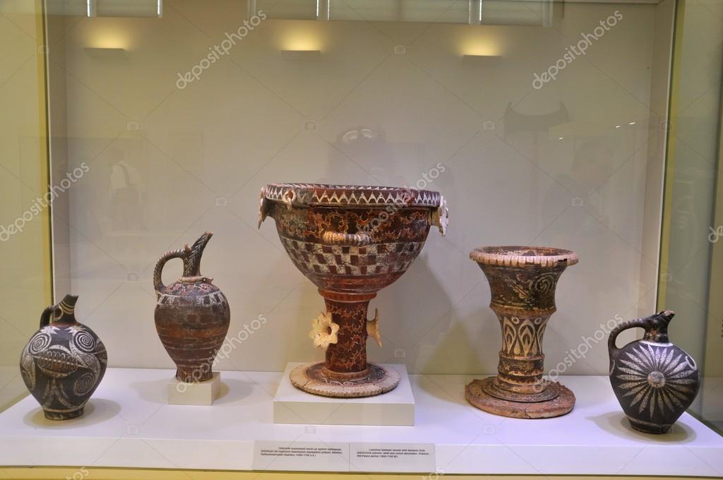 Ceramic objects from Herakleion Archaeological Museum — Stock Editorial ...