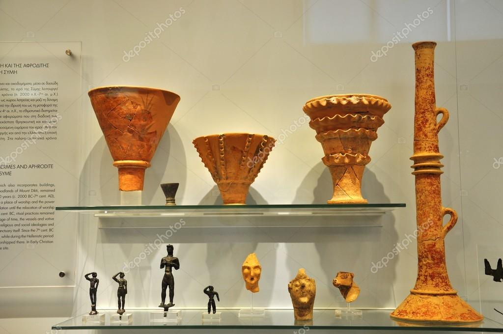 Ceramic objects from Herakleion Archaeological Museum — Stock Editorial ...