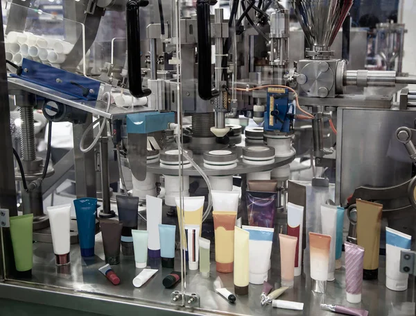 Proceso de llenado y sellado autom tico de tubos cosm ticos. Industria farmac utica 2024