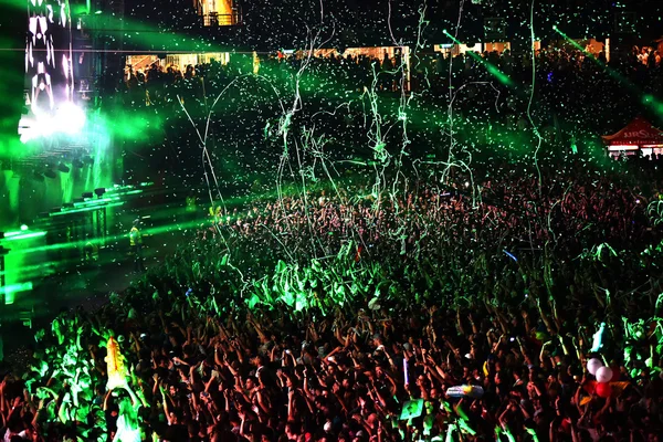 Edm Crowd Confetti