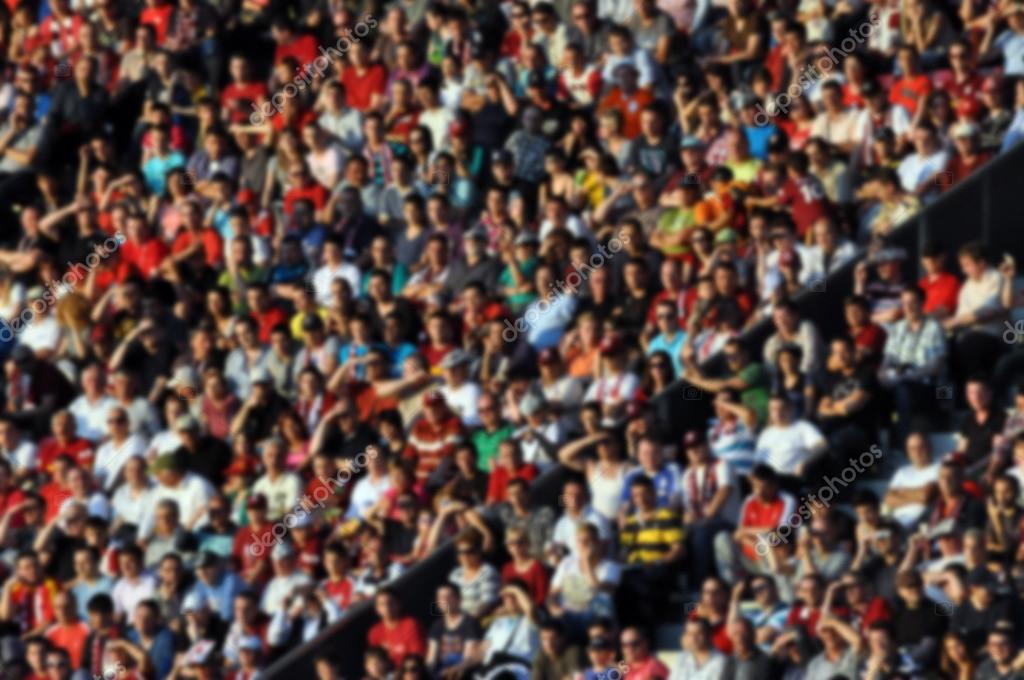 Multitud de personas en un estadio — Foto de stock © salajean #77202611