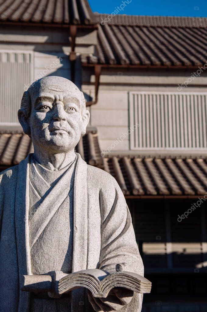 11 DIC 2012 Katori, Chiba, JAPÓN Estatua de Ino Tadataka en el pueblo ...