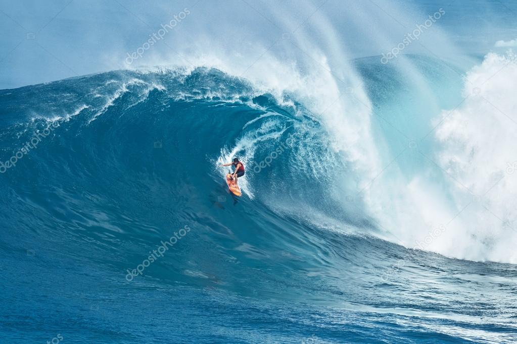 Surfer Rides GIant Wave at Jaws – Stock Editorial Photo ...