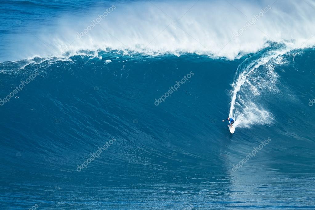 Surfer Rides GIant Wave at Jaws – Stock Editorial Photo ...