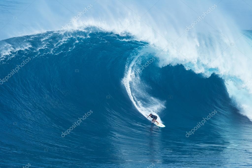 Surfer Rides GIant Wave at Jaws – Stock Editorial Photo ...
