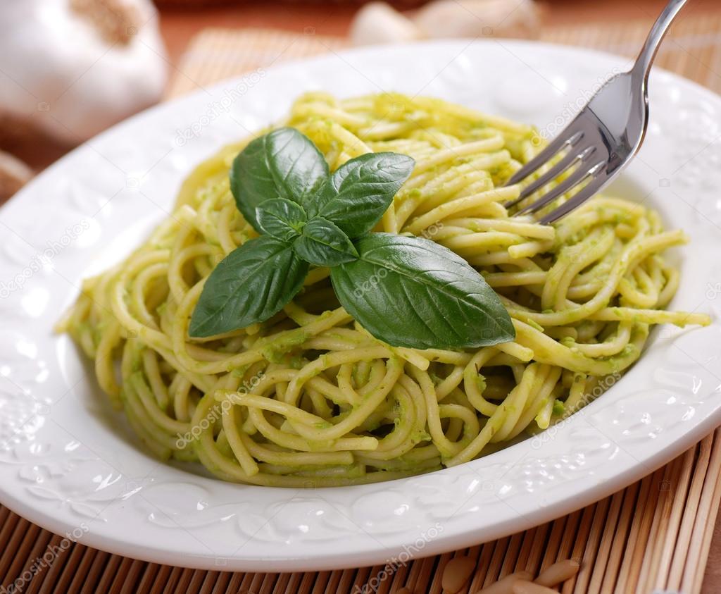 Spaghetti with pesto sauce — Stock Photo © al1962 #53250403
