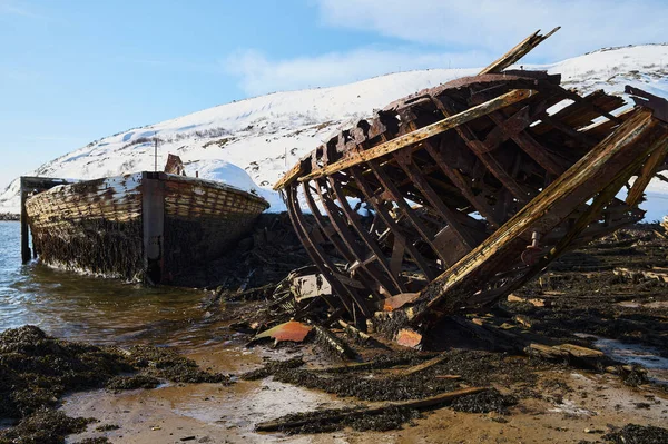20,000,000+ imágenes de Corpach shipwreck libres de derechos ...