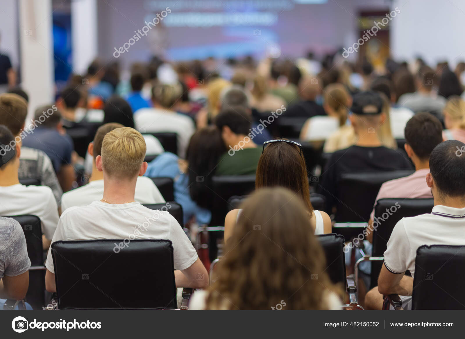 Speaker on the podium. People at conference hall, rear view. — Stock ...