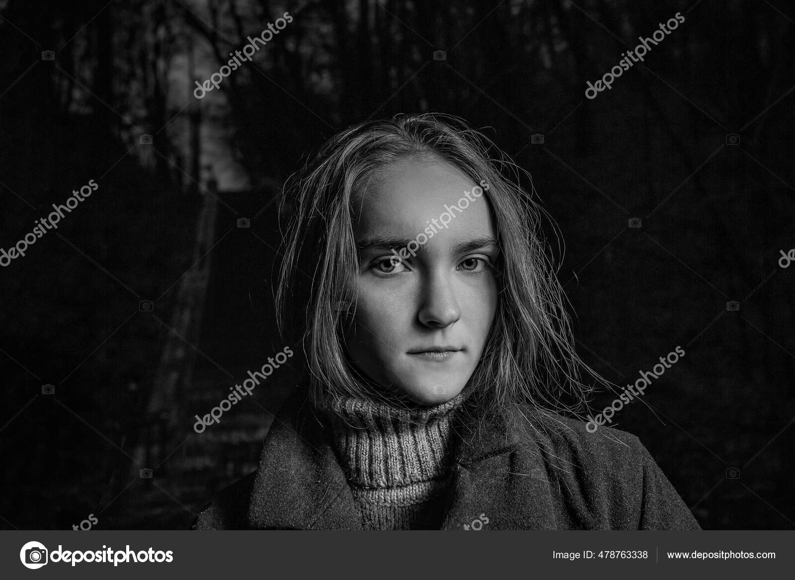 Girl Looking Camera Posing Autumn Night Scene City Park Black — Stock ...