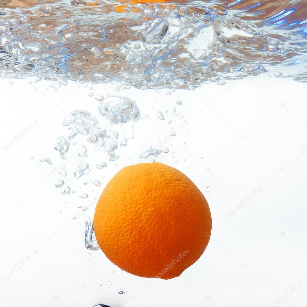 Orange in spray of water. Orange with splash on white background Stock ...