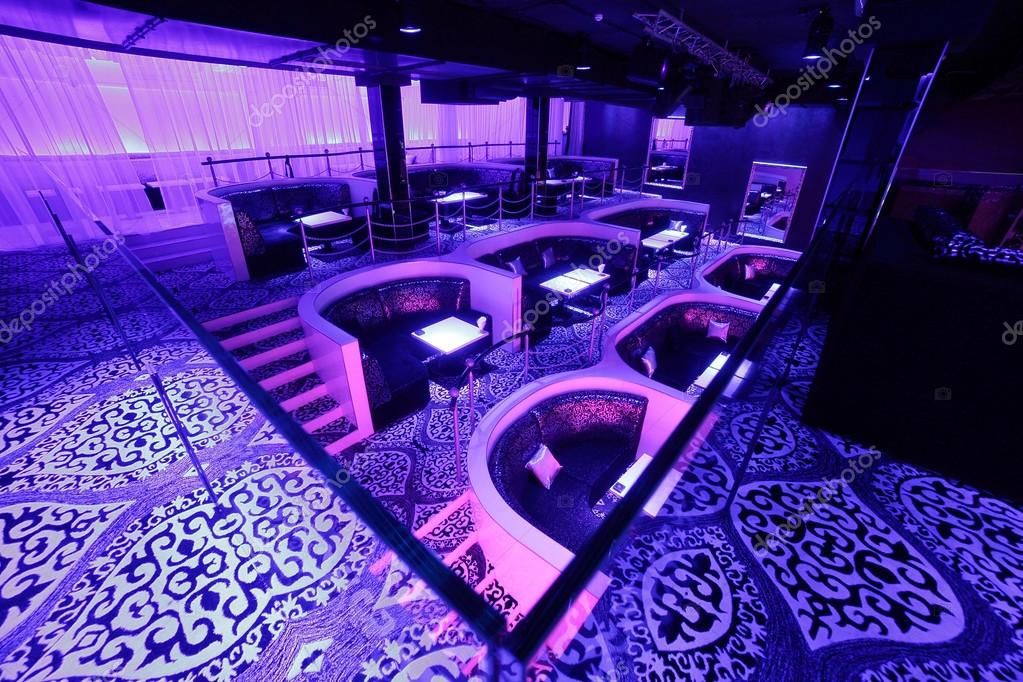 아름 다운 유럽 나이트 클럽 인테리어 — 스톡 사진 #54068309