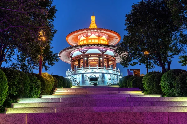 Moonlight pavilion fotos de stock, imágenes de Moonlight pavilion sin royalties | Depositphotos