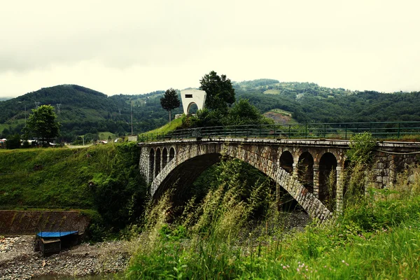 Bridge across chasm Pictures, Bridge across chasm Stock Photos & Images ...