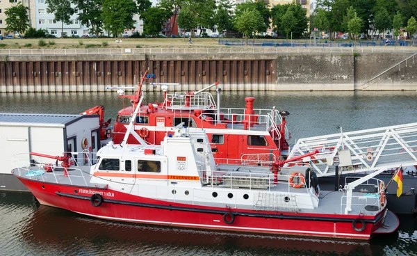 Bateau de feu bateau Stock Photos, Royalty Free Bateau de feu bateau ...