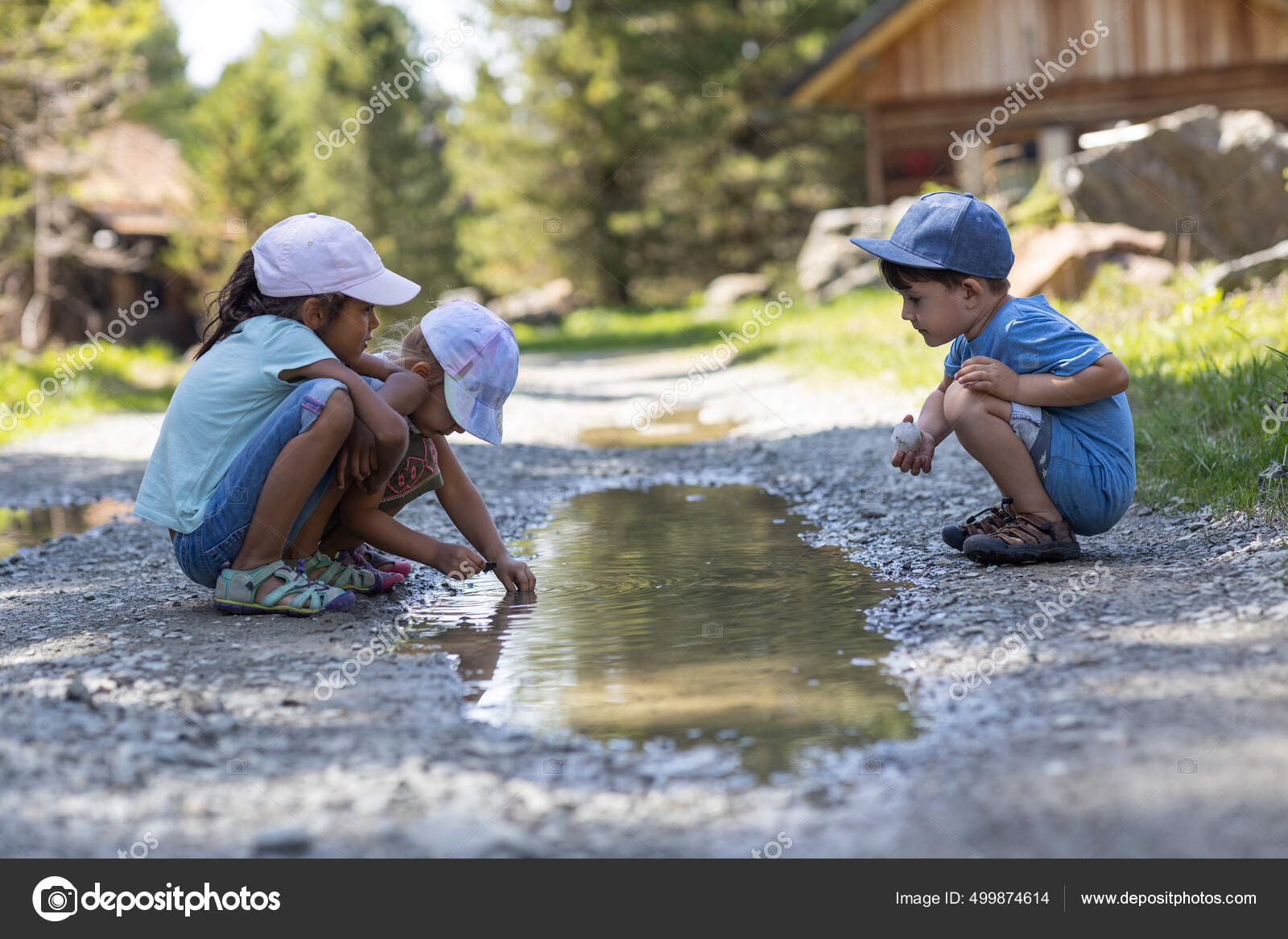 Niños Jugando Afuera Charco Agua Durante Día: fotografía de stock © KM ...