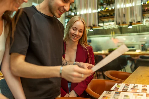 Laskun maksaminen images libres de droit, photos de Laskun maksaminen | Depositphotos