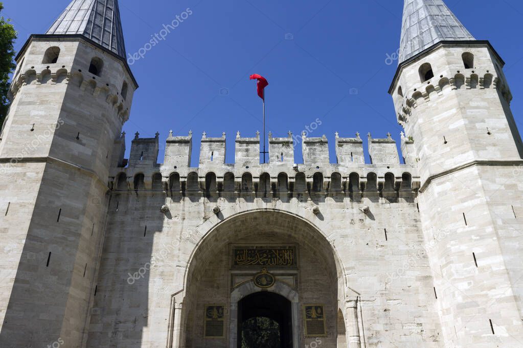 Puerta de saludo en el palacio Topkapi en Estambul, Turquía. 2023