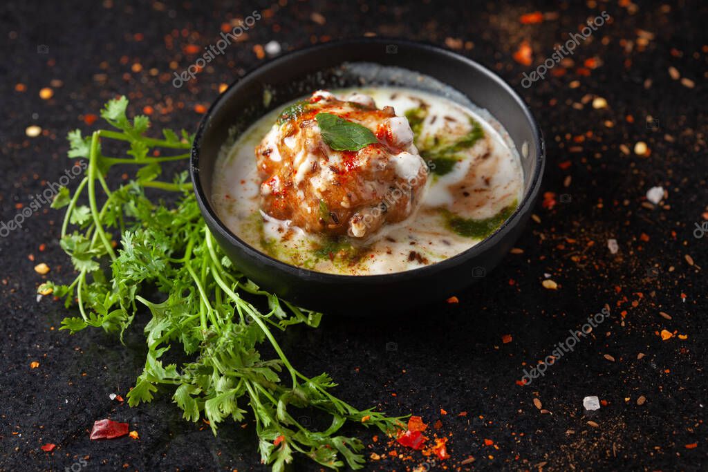 Chaat Dahi vada (alias Dahi Bhalla, Doi Bora, mosaru vade, Dahi Bara ...
