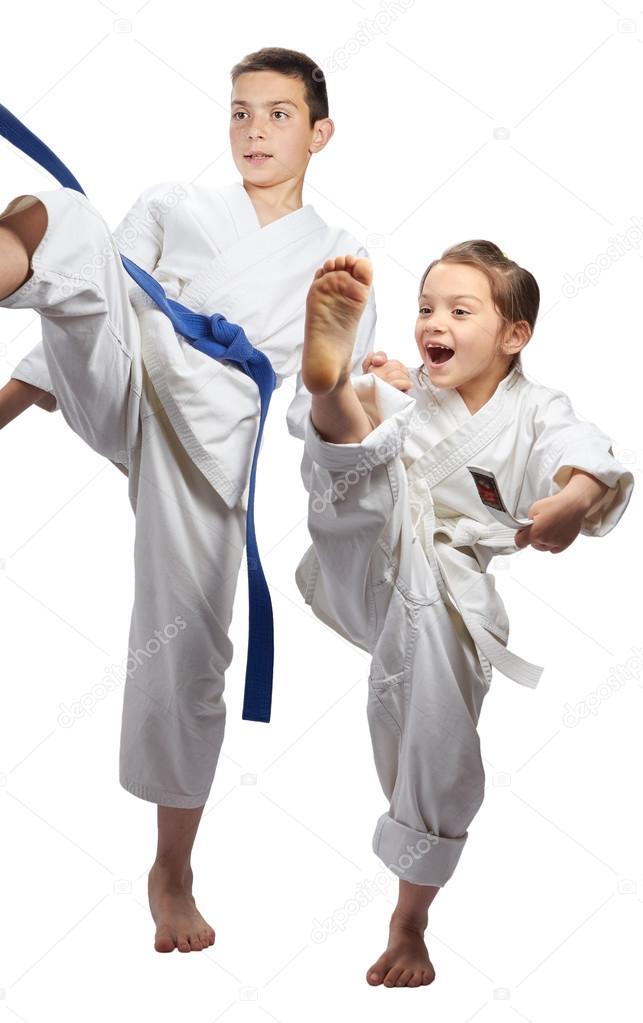 Straight kick leg are perfoming children in karategi — Stock Photo ...