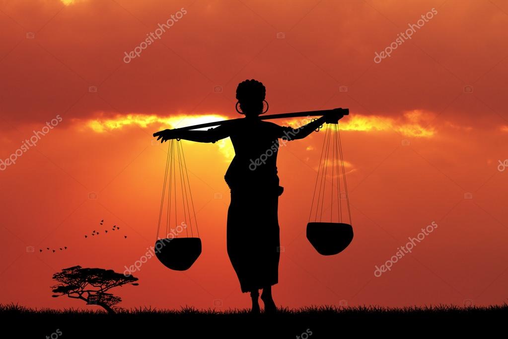 Mulher Africana Carregando Agua