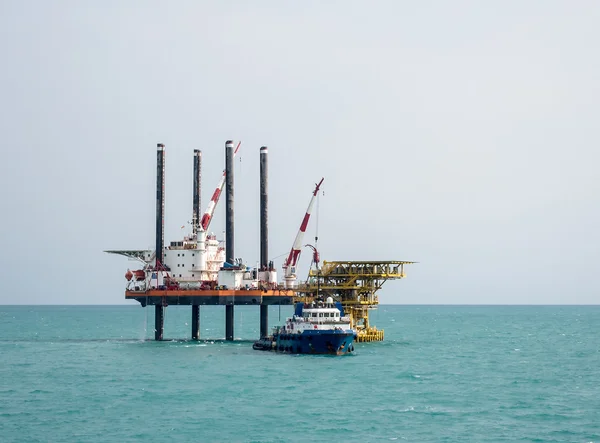 Offshore jack up rig Stock Photos, Royalty Free Offshore jack up rig ...