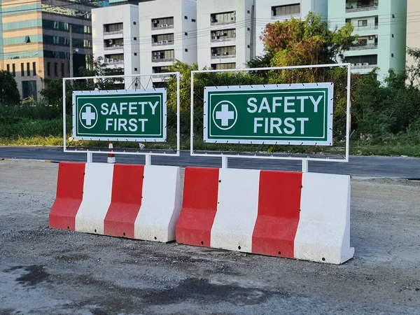 The importance of safety signs stock fotografie, royalty free The ...