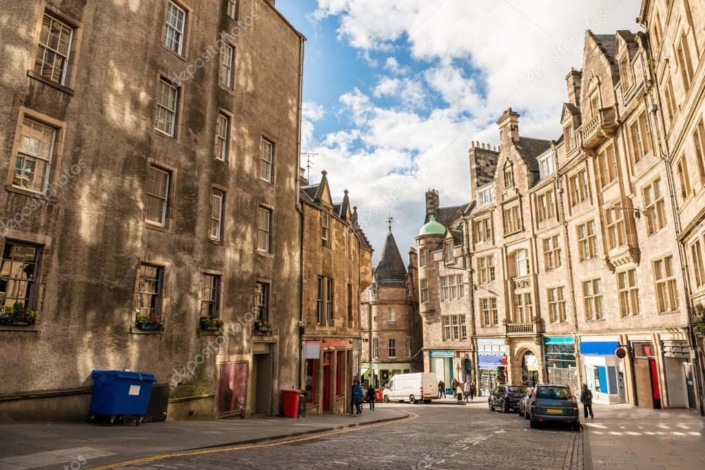 Old town in Edinburgh — Stock Photo © progat #80023868