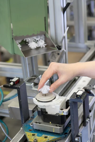 Assembly line workers images libres de droit, photos de Assembly line ...