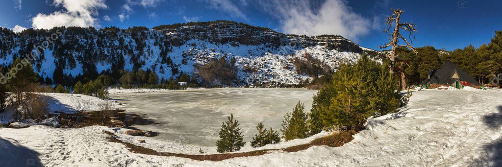 Frozen crest Stock Photos, Royalty Free Frozen crest Images | Depositphotos