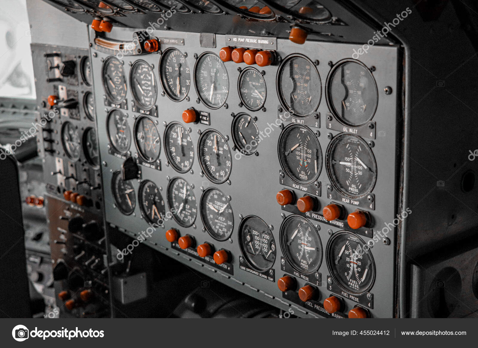 Panel Control Una Cabina Avión — Foto de stock #455024412 © Cavan
