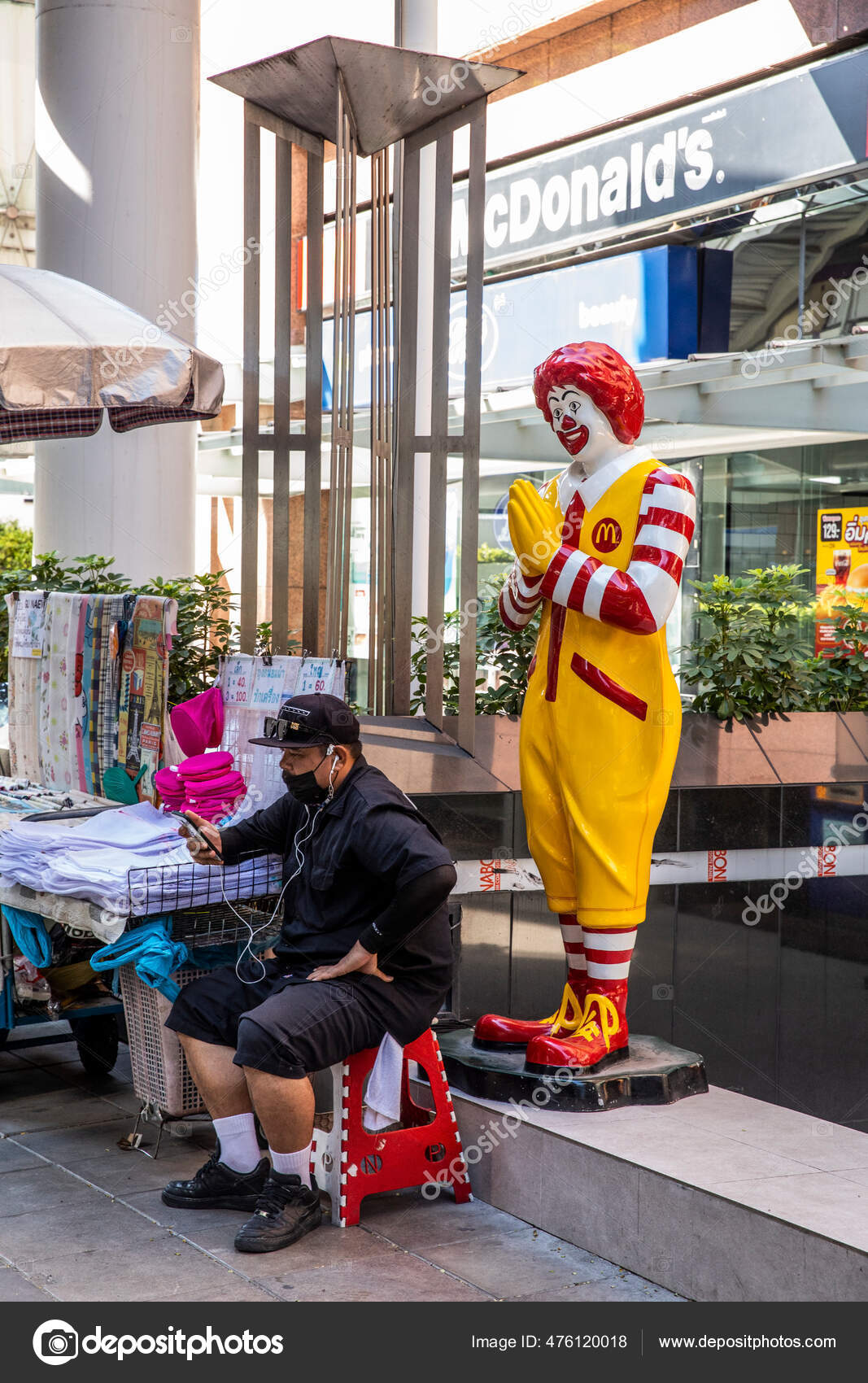 Vendor Customers Appears Blessed Ronald Mcdonald — Stock Editorial ...