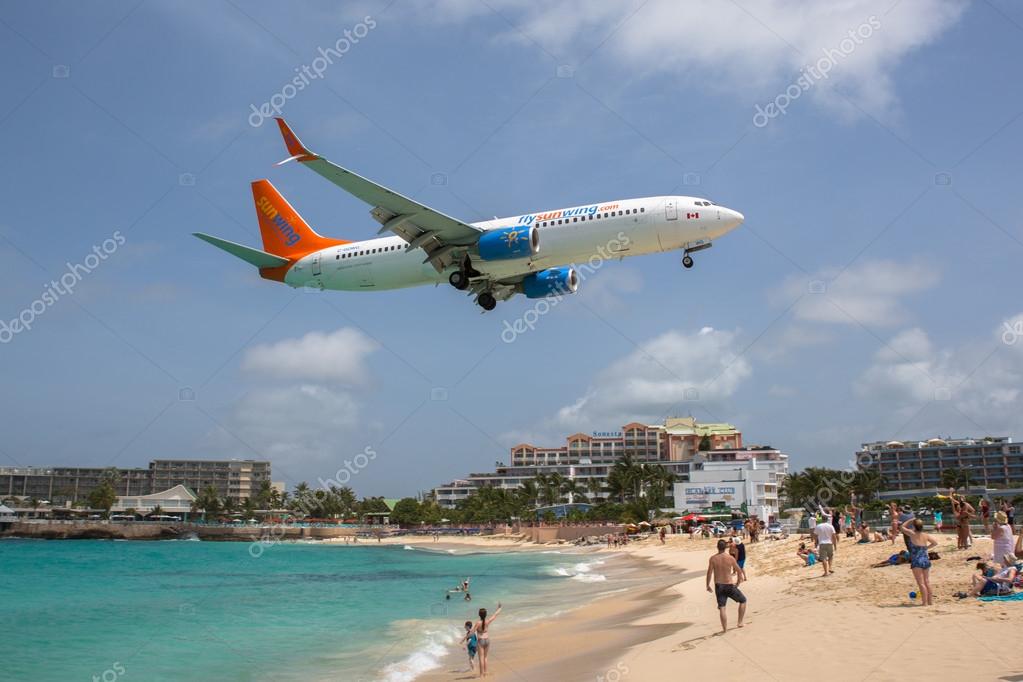 Boeing 737 Sunwing aterrizando en el aeropuerto de Saint Martin 2024