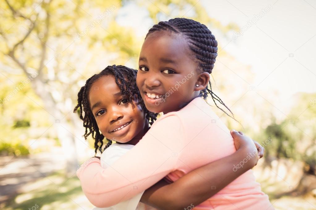 Niños felices posando — Foto de stock #115231852 © Wavebreakmedia