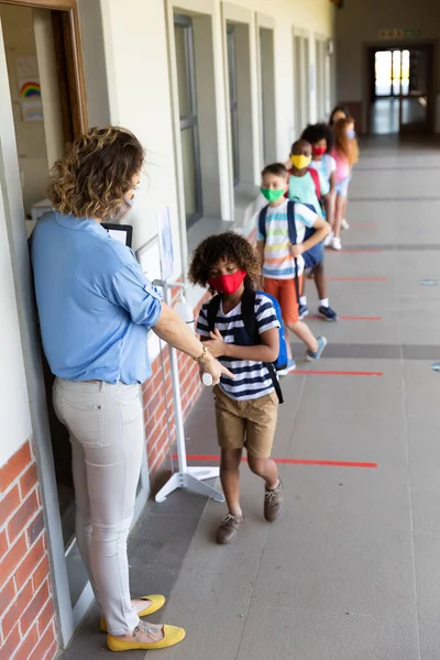 Kids queue Stock Photos, Royalty Free Kids queue Images | Depositphotos