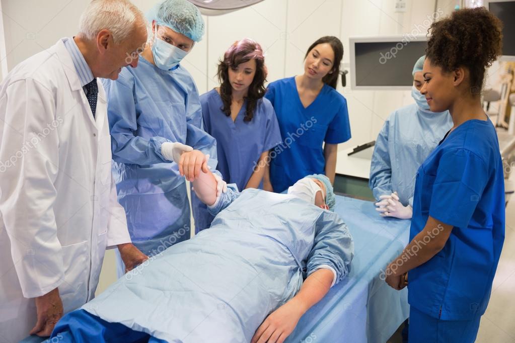 Medical students learning from professor — Stock Photo © Wavebreakmedia ...
