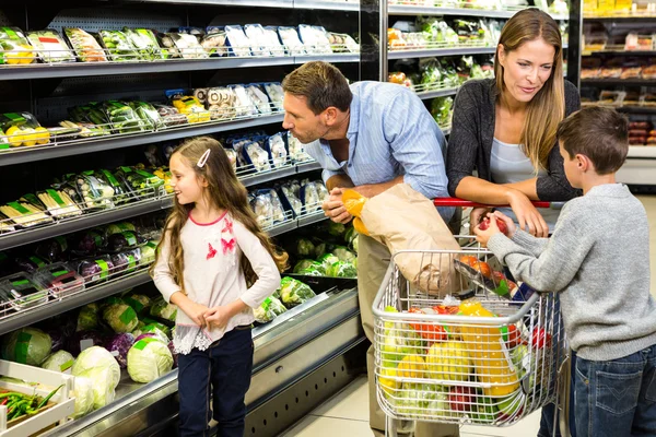 Supermarket family Stock Photos, Royalty Free Supermarket family Images ...