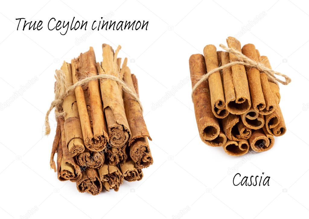 Verdadera canela de Ceilán y cassia cinamon aisladas sobre fondo blanco ...