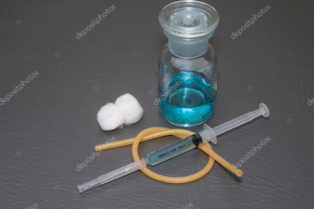 Imágenes: algodon y alcohol | Jeringa, algodón y alcohol listo para ...