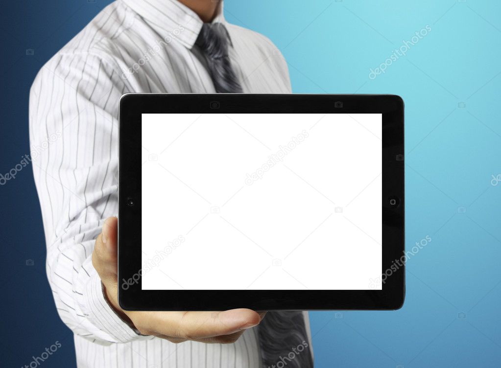 Tableta táctil en las manos 2025