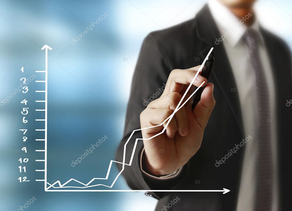 Hombre dibujando un gráfico creciente: fotografía de stock ...
