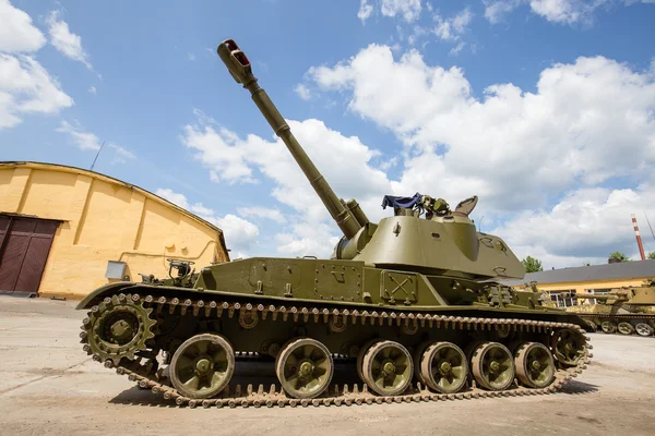 Autopropulsado obús artillería blindada 152mm obús 2C3 Acacia 2024