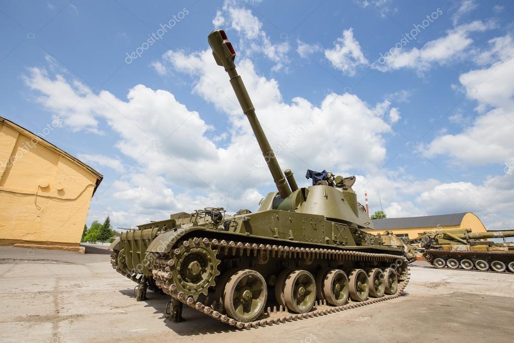 Self-propelled armored artillery howitzer 152mm howitzer 2C3 Acacia ...