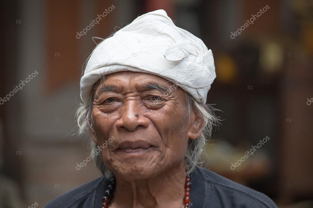 Portrait old man in Bali island. Indonesia — Stock Editorial Photo ...