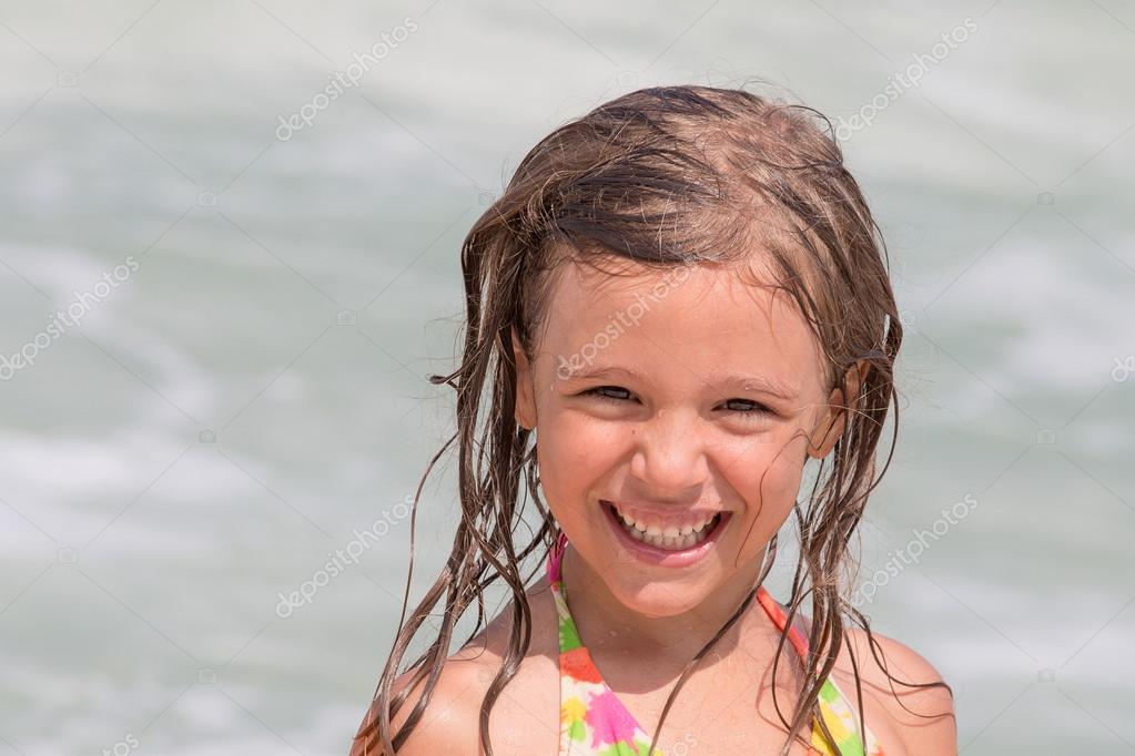 Menina Na Praia — Fotografias De Stock © Olegdoroshenko 71138569