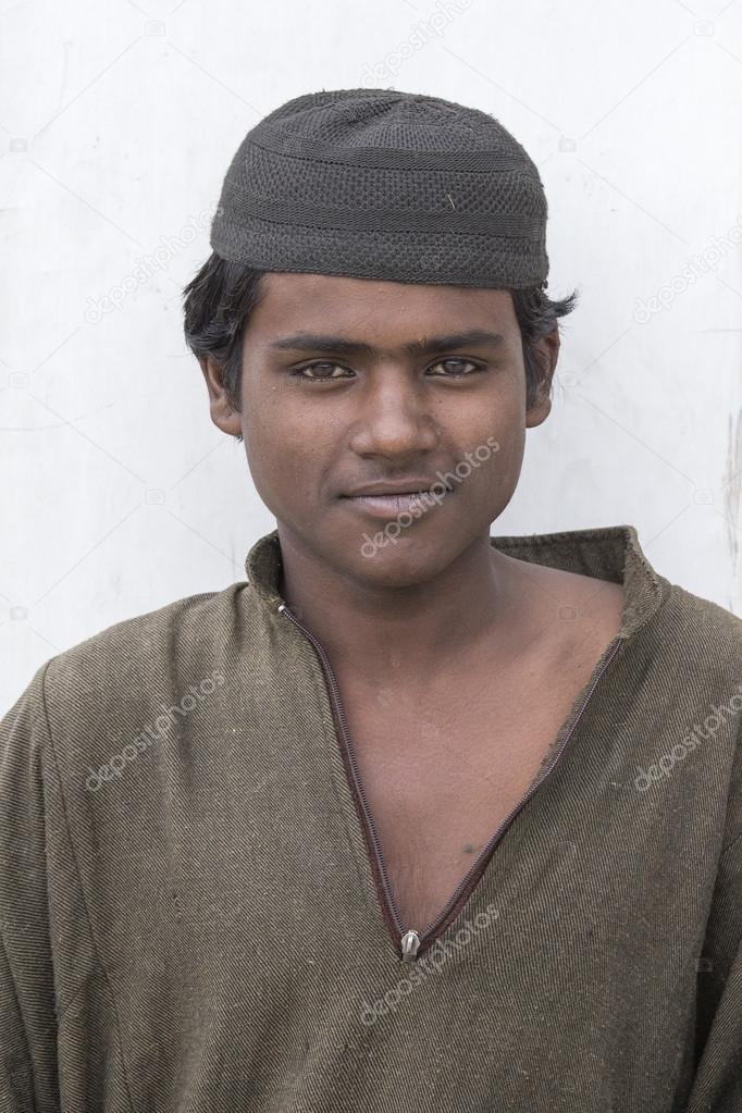 Poor beggar man begs for money from a passerby in Srinagar, Kashmir ...