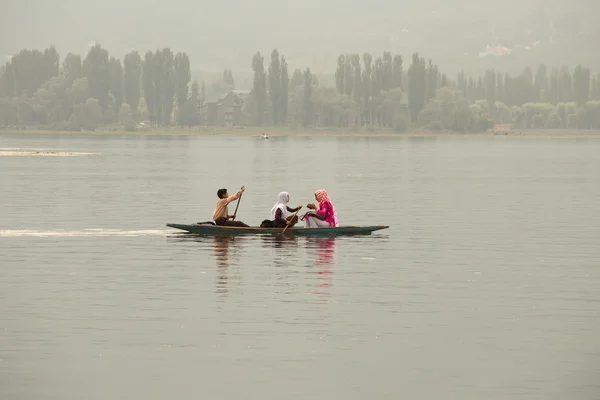Boat and indian people in Dal lake. Srinagar, Jammu and Kashmir state, India – Stock Editorial ...