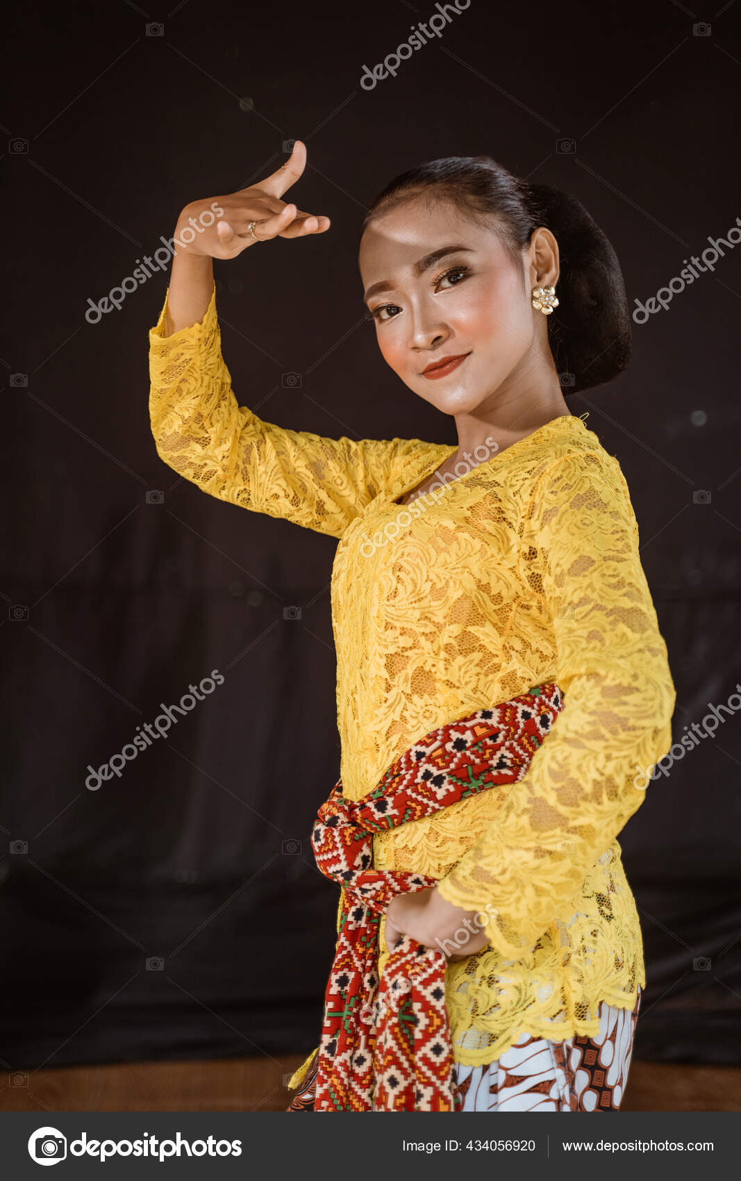 Portrait of a traditional javanese dancers — Stock Photo © odua #434056920