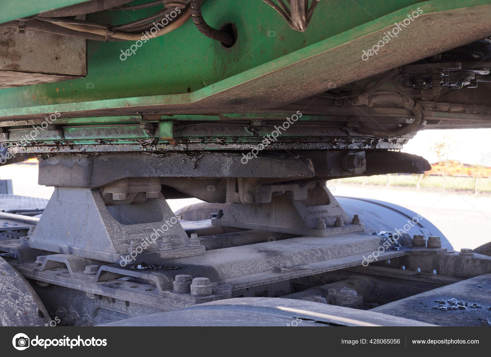 Parte Trasera Del Tractor Montan Acoplamientos Quinta Rueda Visibles ...