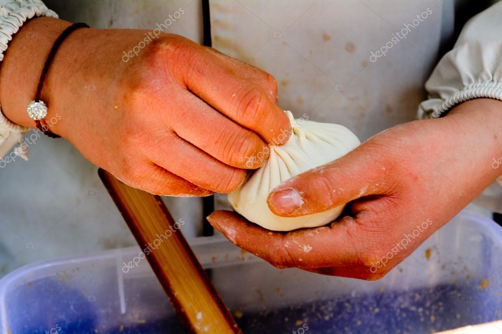 Chinese chef prepare Dim sum dumpling – Stock Editorial Photo ...